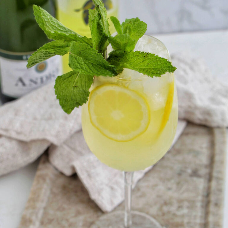 Italian Limoncello Spritz (3 Ingredients) - Homebody Eats