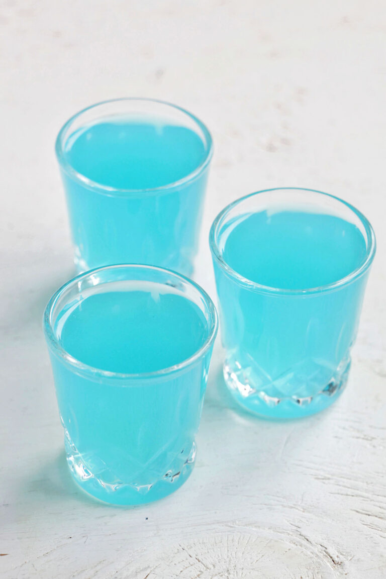20+ Blue Shots and Shooter Recipes - Homebody Eats